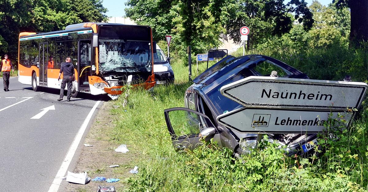 Autofahrerin wird bei Unfall mit Bus in Wetzlar eingeklemmt